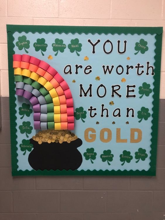 DIY March Door And Bulletin Board Decor For St. Patrick's Day - RecipeMagik
